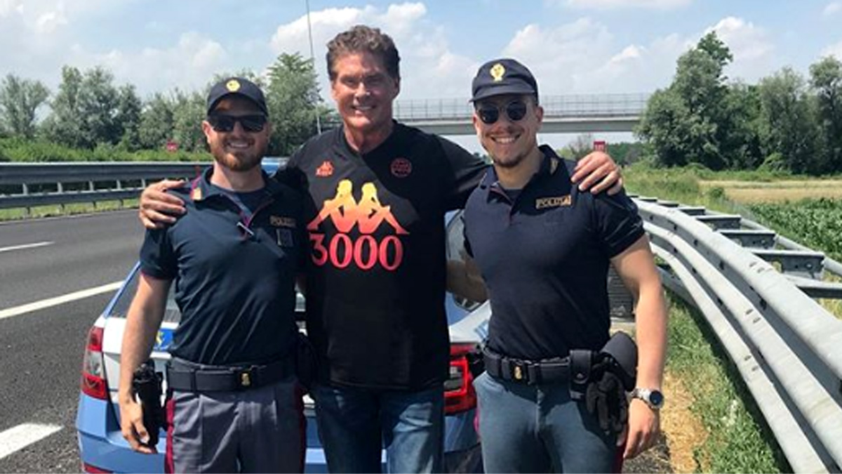 La Polstrada ferma David Hasselhoff in Supercar sulla A21: La Polstrada ferma David Hasselhoff in Supercar sulla A21: