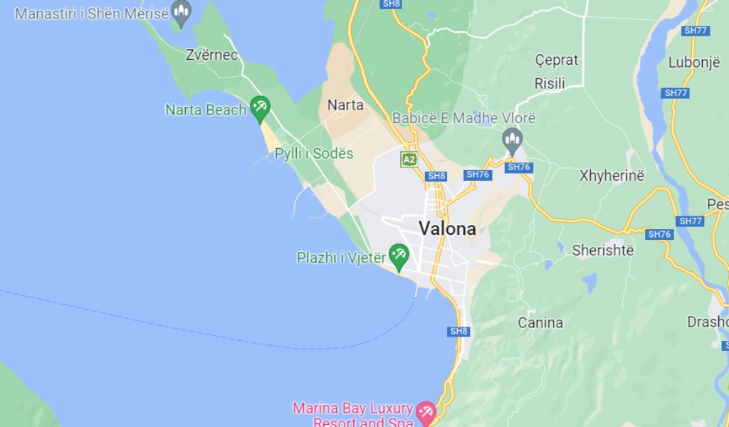Yacht contro gli scogli affonda in pochi secondi: salvi quattro turisti ...